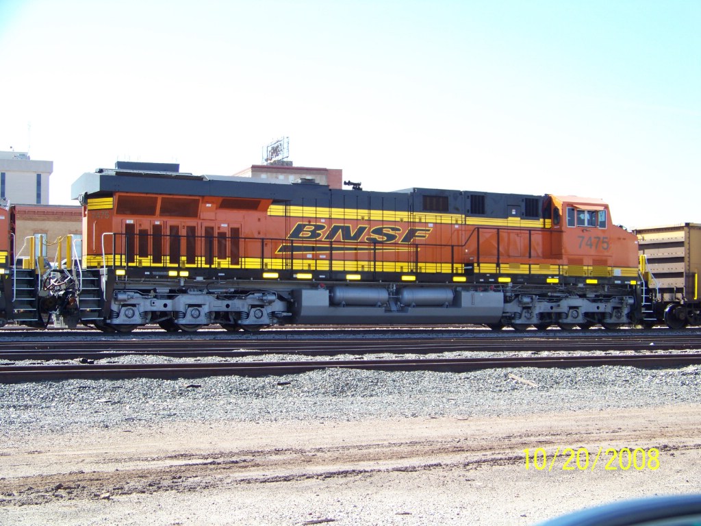 BNSF ES44DC 7475